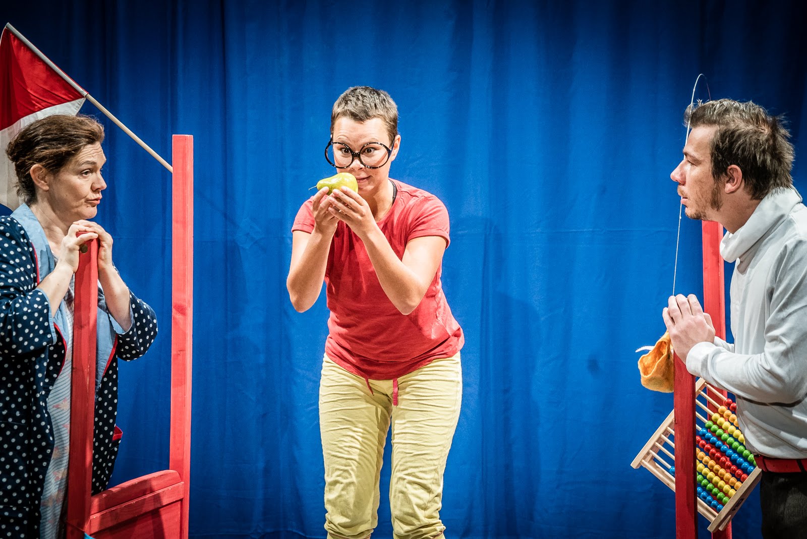 Mama, wo ist eigentlich das Gestern hin? / Theater Apron Mama, wo ist eigentlich das Gestern hin? / Theater Apron