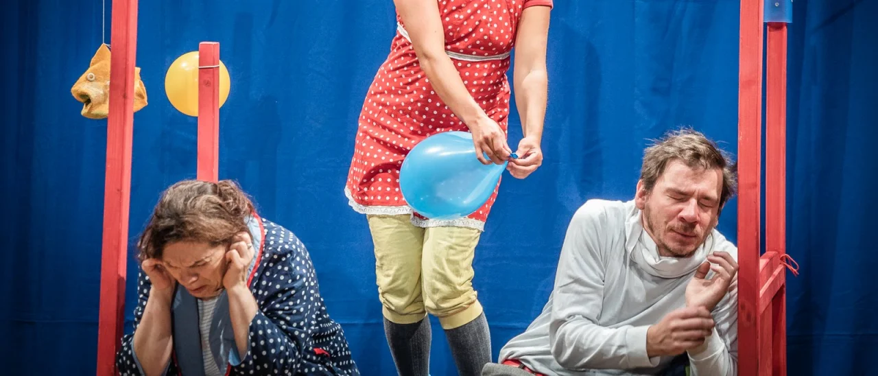 Mama, wo ist eigentlich das Gestern hin? / Theater Apron Mama, wo ist eigentlich das Gestern hin? / Theater Apron